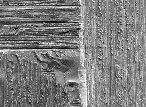 Fracture At A Warp Weft Boundary In A Woven Cfrp Laminate Download Scientific Diagram