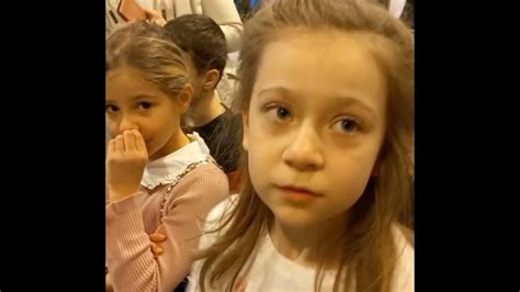 Вернісаж Виставка малюнків Діти для миру в Празькій галереї Youtube