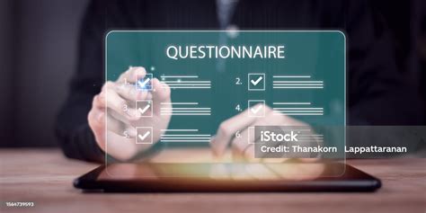 온라인 설문 조사 또는 설문지 응답 개념 설문 조사 양식 작성을 위한 온라인 시험 교육용 기술 사용 문서를 통한 평가 품질 검사 측정 자격 겨냥에 대한 스톡 사진 및 기타