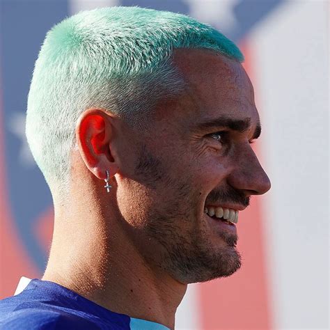 آنتوان گریزمان از مدل موی جدید خود رونمایی کرد عکس طرفداری