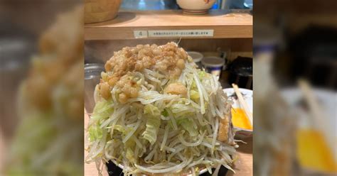 全マシを頼んだら手でギチギチに詰め込まれ、見本を明らかにはるかに超えた量にされた Togetter トゥギャッター