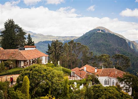 Andes Monserrate 건축 경치 경치 좋은 전망 경치가 좋은 공원 관광지 구름 남아메리카 낮 녹지 높은 경치 높이 대기의 도시 경관