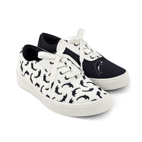Sneakers Hot Chocolate Design