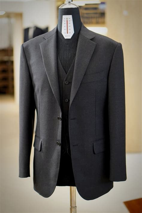 예복으로 선호도 높은 영국원단사 도멜 크로노 컬렉션 차콜 3pc 턱시도 마포맞춤정장차콜정장남자차콜정장조끼정장조끼정장추천