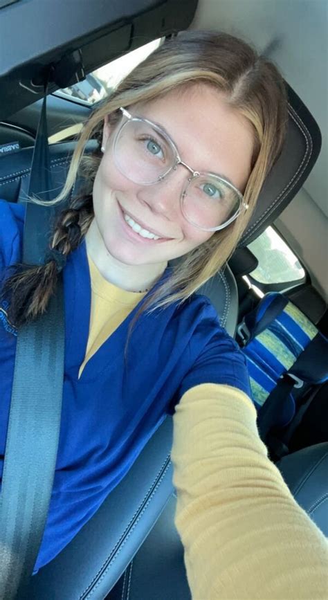 30 Sexy Girls In Glasses Barnorama