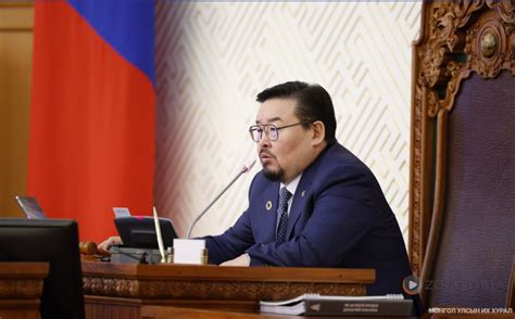 Г Занданшатар Нийгмийн эрүүл хэлэлцүүлэг явж байхад бид мэтгэлцээд энд буруу хараад сууж болохгүй