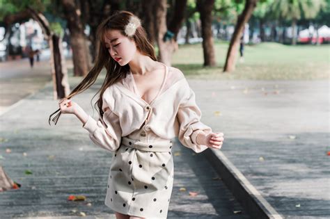 배경 화면 아시아 사람 소녀 여자 벽지 섹시한 사진술 감정 사람들 의류 아름다움 단맛 초상화 관절 겉옷 어깨 식물 목 street