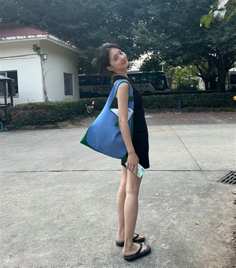Yinglu Wangs Feet