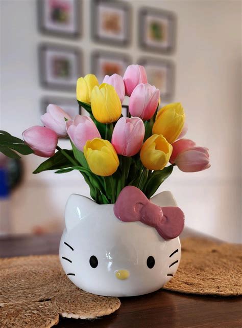 Tulips Are My Favorite💐 Rhellokitty