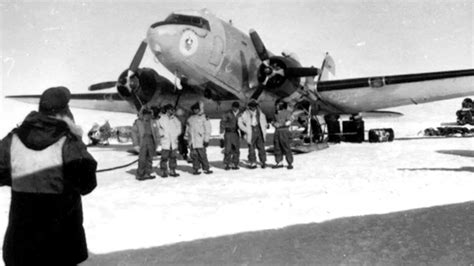 El Primer Vuelo Argentino Al Polo Sur Dos Aviones De La Segunda Guerra