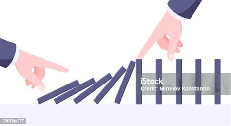 도미노 효과 비즈니스 개념 한 손은 도미노의 떨어지는 보드 게임 블록의 연쇄 반응을 시작합니다 개념에 대한 스톡 벡터 아트 및 기타 이미지 Istock