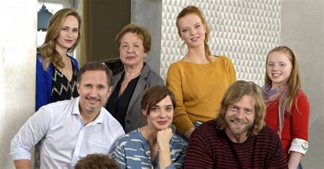 Neu In Unserer Familie 1 Zwei Eltern Zu Viel Filmkritik Film