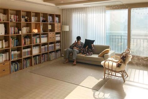 손 닿는 곳 눈길이 가는 곳에 책이 있는 집 작은 거실 디자인 서재 겸 거실 작은 거실