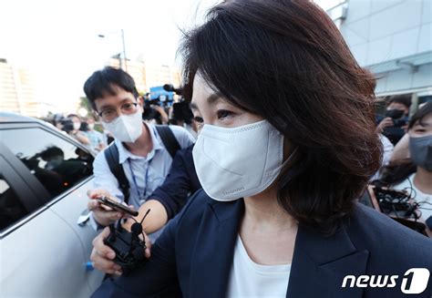 조사 마치고 차량 탑승하는 김혜경 씨 네이트 뉴스