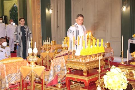 Photo Gallery ในหลวง พระราชินี ทรงบำเพ็ญพระราชกุศลอุทิศถวาย ร 6 เนื่องในโอกาสวันคล้ายวันสวรรคต