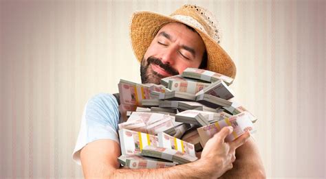 Правительство выплатит мужчинам 10 тысяч рублей к 8 марта на подарки ...