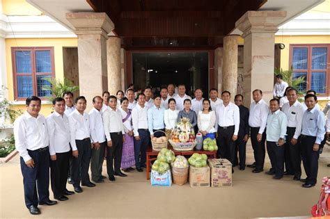 លោក អ៊ូ រី ប្រធានមន្ទីរ