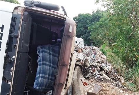 Caminhão Tomba Na Descida Da Serra Das Araras Informa Cidade