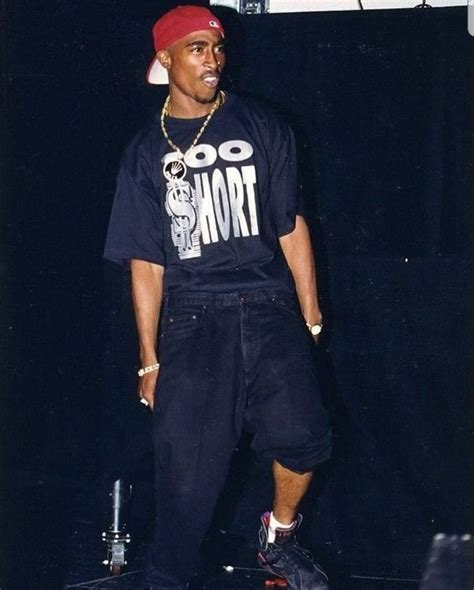Pin By Sonya On 2pac Tupac Outfits Tupac Outfits 90s Tupac