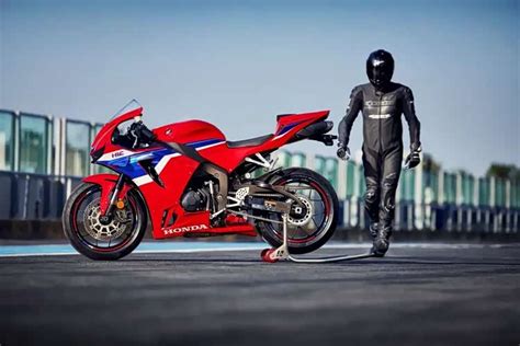 本田推出新款cbr600rr，搭载四缸引擎融入快速换挡，明年有望引入 车家号 发现车生活 汽车之家