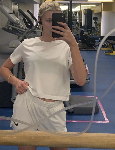 Scandinavian Snowbunny Scrolller