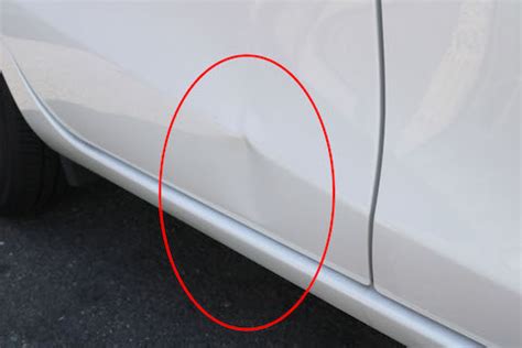 車のドアの大きなヘコミプレスライン潰れ鈑金塗装で交換しない再生技術で修理 デントリペアウインドリペア専門店 大阪 交野市のデントスマイル 京都奈良滋賀兵庫からでも日帰り