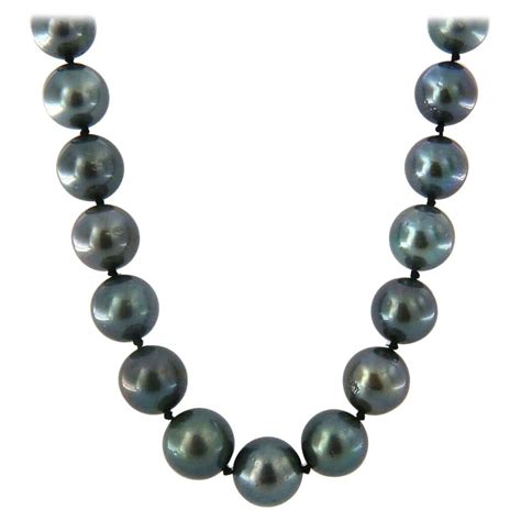 Graduated Tahitian Black Pearl Necklace With Platinum Diamond Plunger