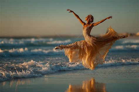 발레 댄서들은 일몰에 우아하게 춤을 추고 있습니다