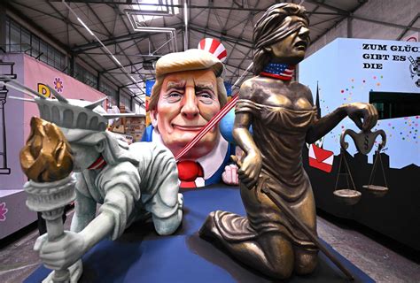 프랑스 “자유여신상 반환” 요구에 백악관이 날린 한방