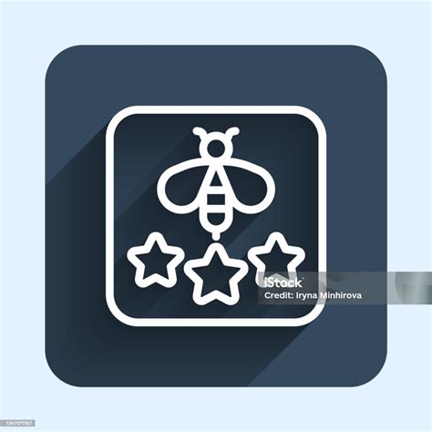 긴 그림자 배경으로 격리 된 꿀벌 아이콘의 흰색 줄 유형 달콤한 천연 식품 날개 기호가있는 꿀벌 또는 Apis 비행 곤충 파란색 정사각형 버튼 벡터 개념에 대한 스톡 벡터