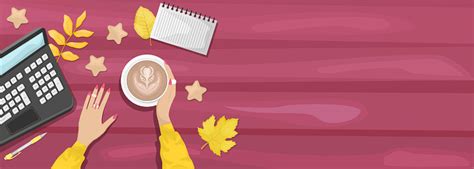 가을 플랫 은 카페에서 직장과 배경을 누워 카푸치노 컵을 들고 여자의 손 노란 단풍 버건디 나무 배경입니다 노트북 노트북 펜