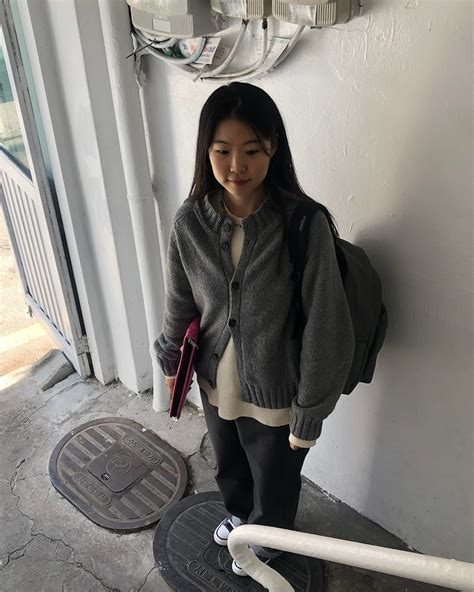 바늘이야기 김대리 취향니트 표지작품 플랫베리 숄카라 가디건 2xl사이즈 착용중인데 레글런늘림이니까 입어가면서 사이즈 조절해보세요 🙂 색상은 M그레이브라운 Instagram