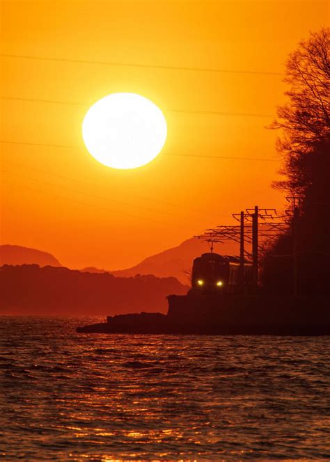夕陽を背に GANREF