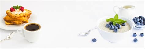 조반 과일과 프렌치 토스트 흰색 바탕에 블루 베리와 커피 컵 오트밀 공간을 복사합니다 건강한 생활방식에 대한 스톡 사진 및 기타 이미지 Istock