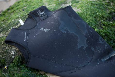 포스엘리먼트 웻슈트의 이너슈트 따뜻한 다이빙을 위한 웻슈트 솔루션 숏존 포스엘리먼트코리아