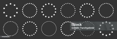 다양한 크기의 하얀 별이 원으로 배열되어 있습니다 둥근 프레임 테두리 검은 별 윤곽선 간단한 기호 디자인 요소 장식품 라인 아트 벡터 일러스트 레이 션 0명에 대한 스톡