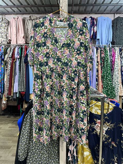 დიდი ზომის სამოსი Added A New Photo დიდი ზომის სამოსი