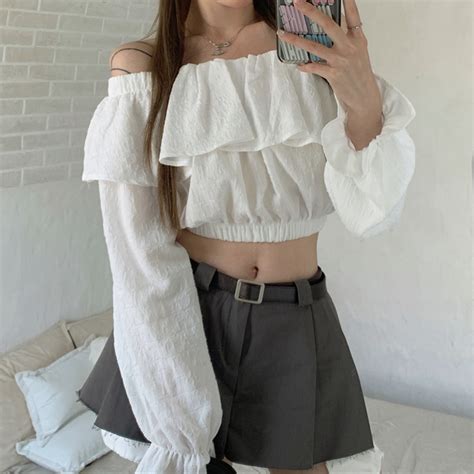 엠지몰 오프숄더 프릴 크롭 밴딩 블라우스 Ag116170