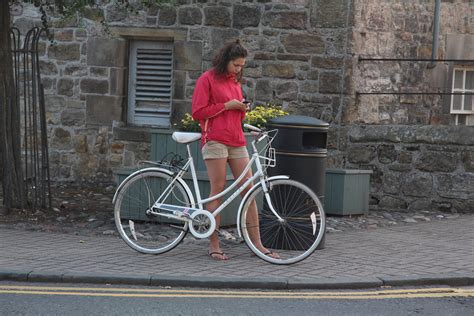 배경 화면 여자들 거리 빨간 스코틀랜드 본문 카메라 나무 소녀 섹스 자세 아기 보도 스냅 사진 M7ccf 휴양 레인 파이프 스포츠 장비