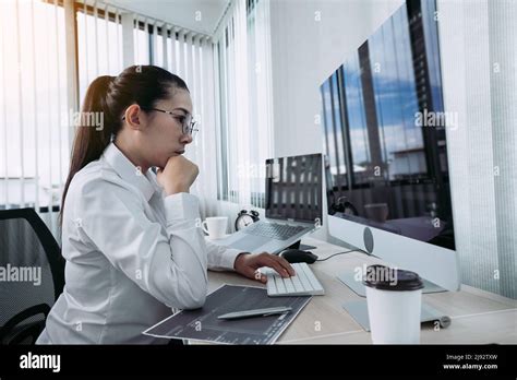 asian female software developer is worried about analyzing code based