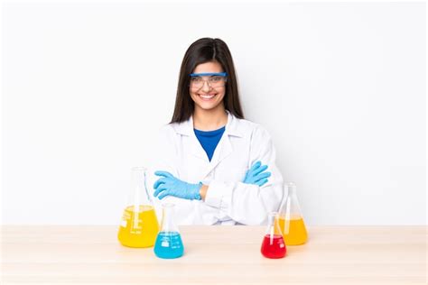 Premium Photo Young Scientific Woman In A Table Keeping The Arms