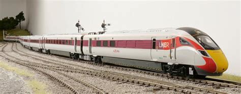 Hornbys Class 800 Expands With New Carriages