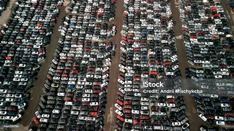 자동차 딜러의 대형 주차장의 공중 평면도 중고차 와이드 샷 0명에 대한 스톡 사진 및 기타 이미지 0명 경제 공중 뷰 Istock