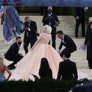 Billie Eilish Displays Her Cleavage At The Met Gala Photos Leaked Nudes Celebrity