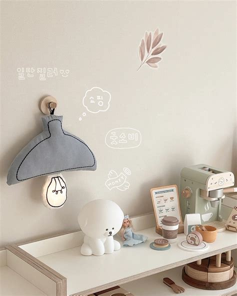 𝗥𝗔𝗗𝗔 지오니가 좋아하는 장난감 존에 조명 달아줬어요🩵 보자마자 귀여워서 구입한 내돈내산 만족템🫰🏻 지퍼에 Led 조명 넣으면 3단계로 불이 켜져요 뒷모습까지 너무