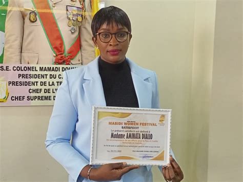 Colonel Aminata Diallo Dg De La Cnps Distinguée ‘ Femme De Paix Et