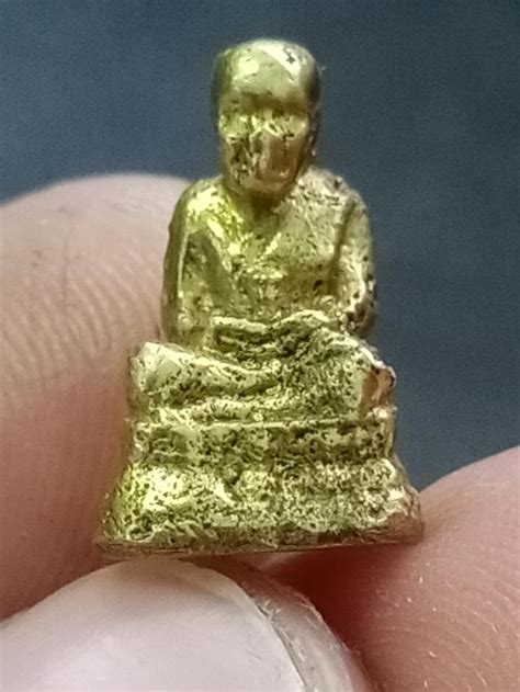 รูปหล่อโบราณหลวงปู่ทวดเนื้อกะไหล่ทอง Ennxo