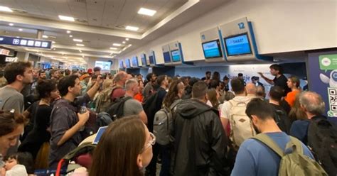 Demoras En Aeroparque Se Levantó El Paro De Maleteros Que Afectó A Más