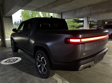 My 2024 R1t With The Updated Power Tonneau Cover Rrivian