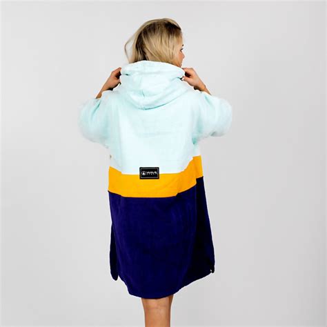 Wave Hawaii Poncho Maneiro